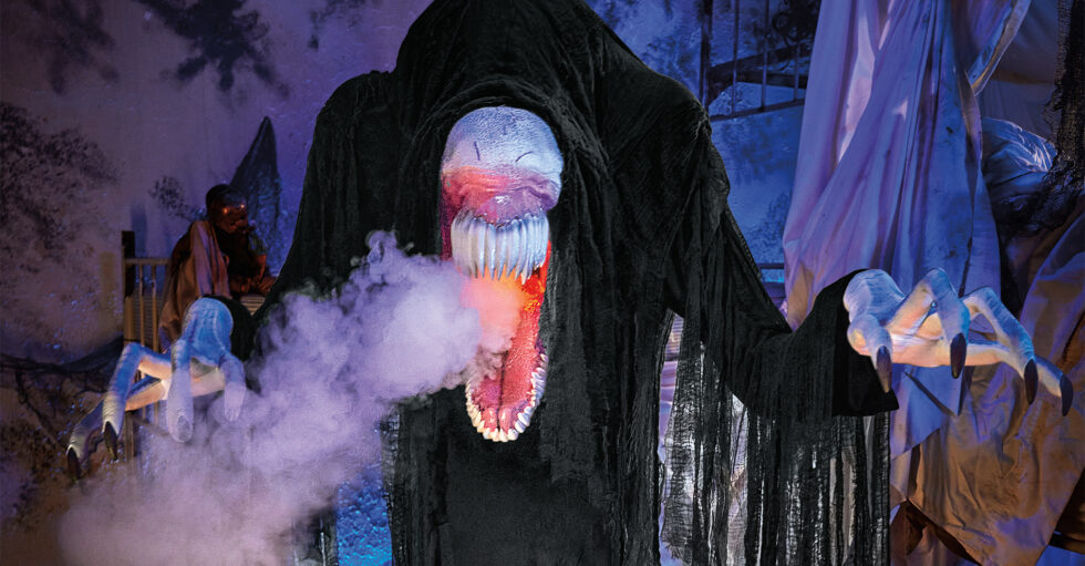 Spirit Halloween Introduces New Line Of Creepy AF Animatronics ...